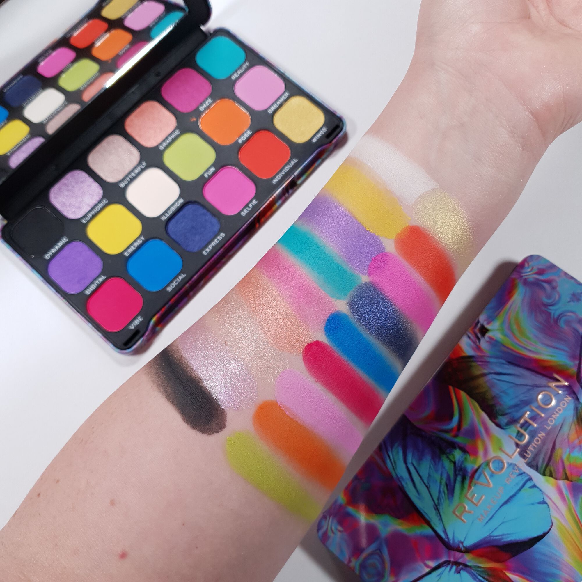 Makeup Revolution Forever Flawless Digi Butterfly Eyeshadow Palette